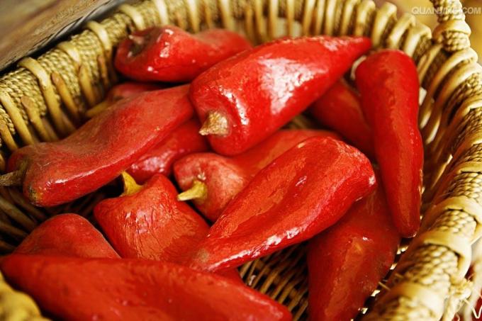 Medium Spicy Yidu Chili 100% Pure Pungent Mild Dried Red Chilies